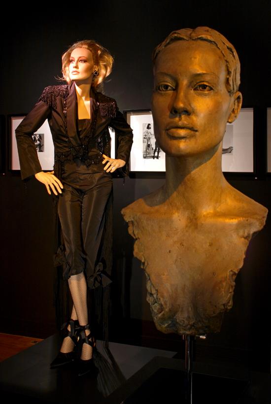 Karen Mulder. Ein Supermodell der 90er-Jahre ist auch als Mannequin bei ...